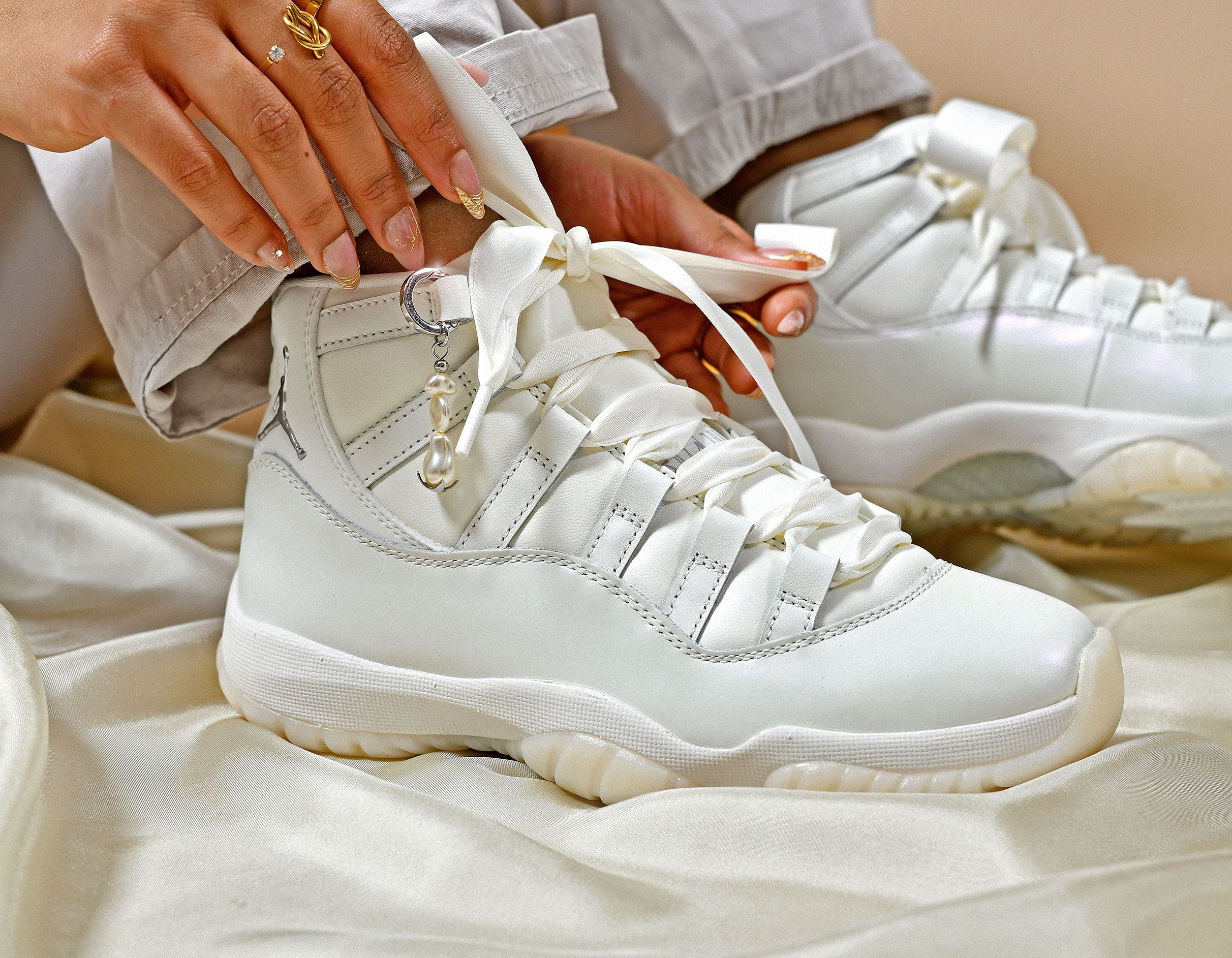 Jordan W Air Jordan 11 Retro Pearl AR0715-110